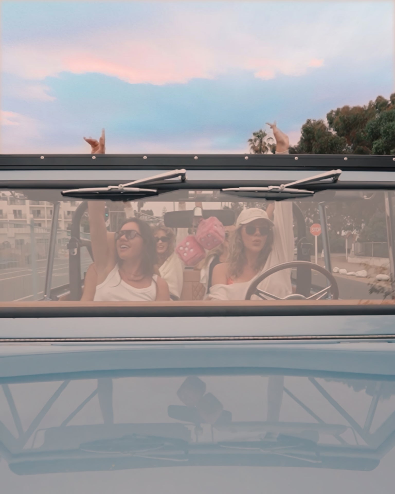 How to Pick Jewelry for a Minimalist Wardrobe – Malibu Sunday